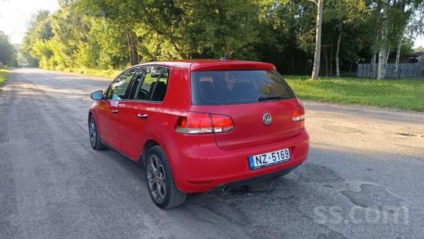 Red Volkswagen Golf 2012 in Riga, with an engine capacity of 1.60 L and mileage of 290 thousand km for 3200 €, photo 2 on AUTOMOTO.COM.LV