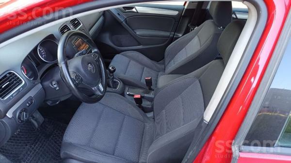 Red Volkswagen Golf 2012 in Riga, with an engine capacity of 1.60 L and mileage of 290 thousand km for 3200 €, photo 4 on AUTOMOTO.COM.LV