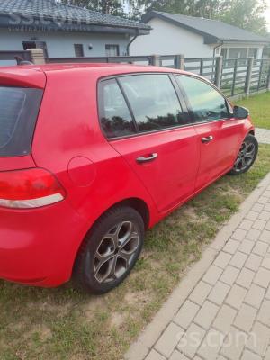 Red Volkswagen Golf 2012 in Riga, with an engine capacity of 1.60 L and mileage of 290 thousand km for 3500 €, photo 4 on AUTOMOTO.COM.LV