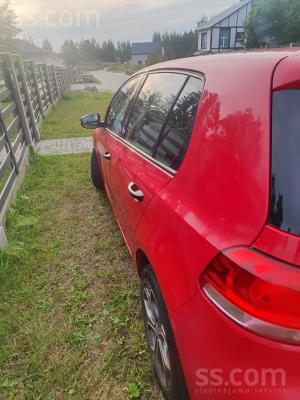 Red Volkswagen Golf 2012 in Riga, with an engine capacity of 1.60 L and mileage of 290 thousand km for 3500 €, photo 6 on AUTOMOTO.COM.LV
