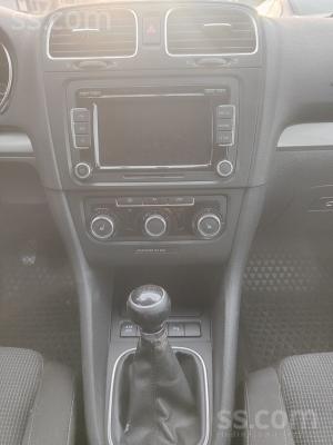 Red Volkswagen Golf 2012 in Riga, with an engine capacity of 1.60 L and mileage of 290 thousand km for 3500 €, photo 7 on AUTOMOTO.COM.LV
