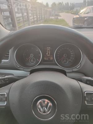 Red Volkswagen Golf 2012 in Riga, with an engine capacity of 1.60 L and mileage of 290 thousand km for 3500 €, photo 8 on AUTOMOTO.COM.LV