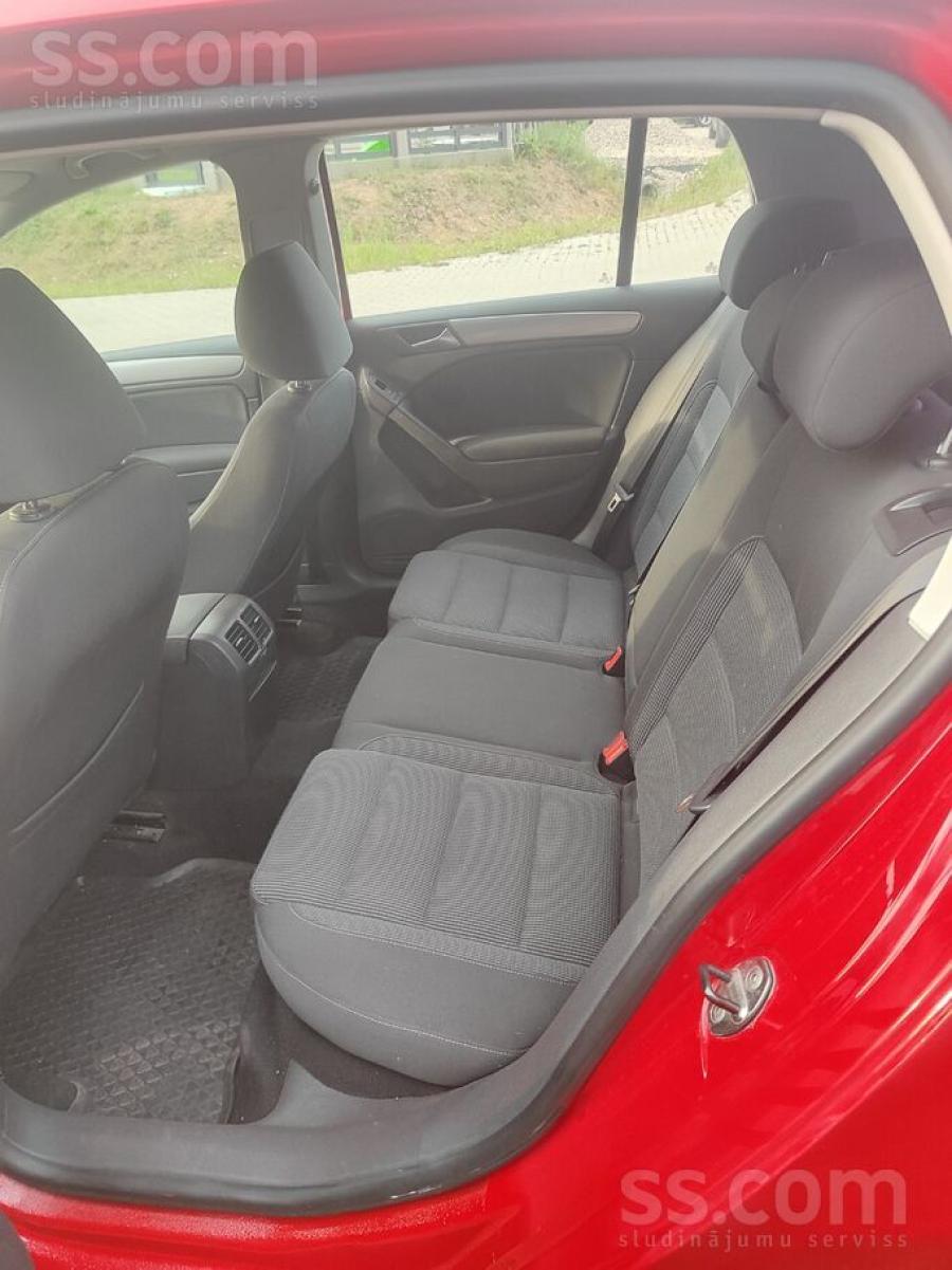 Red Volkswagen Golf 2012 in Riga, with an engine capacity of 1.60 L and mileage of 290 thousand km for 3500 €, photo 9 on AUTOMOTO.COM.LV