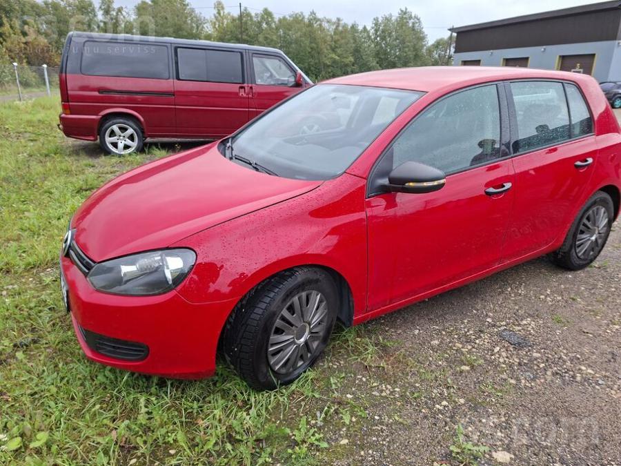 Sarkans Volkswagen Golf 2012 Rēzekne, ar dzinēja tilpumu 1.60 L un nobraukumu 203 tūkst. km par 3100 €, foto 1 vietnē AUTOMOTO.COM.LV