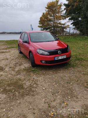 Sarkans Volkswagen Golf 2012 Rīga, ar dzinēja tilpumu 1.60 L un nobraukumu 308 tūkst. km par 3100 €, foto  vietnē AUTOMOTO.COM.LV