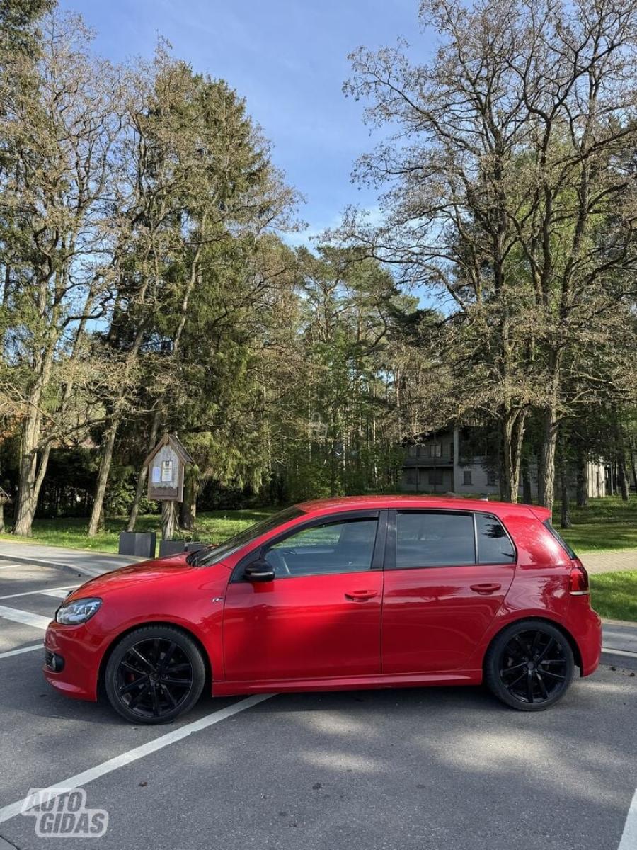 Red Volkswagen Golf 2013 in Kaunas, with an engine capacity of 1.60 L and mileage of 321 thousand km for 5199 €, photo 6 on AUTOMOTO.COM.LV