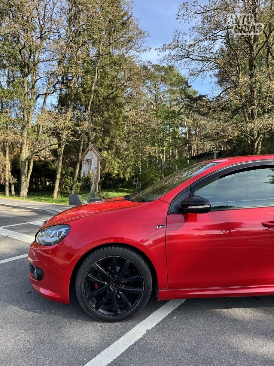 Red Volkswagen Golf 2013 in Kaunas, with an engine capacity of 1.60 L and mileage of 321 thousand km for 5199 €, photo 7 on AUTOMOTO.COM.LV