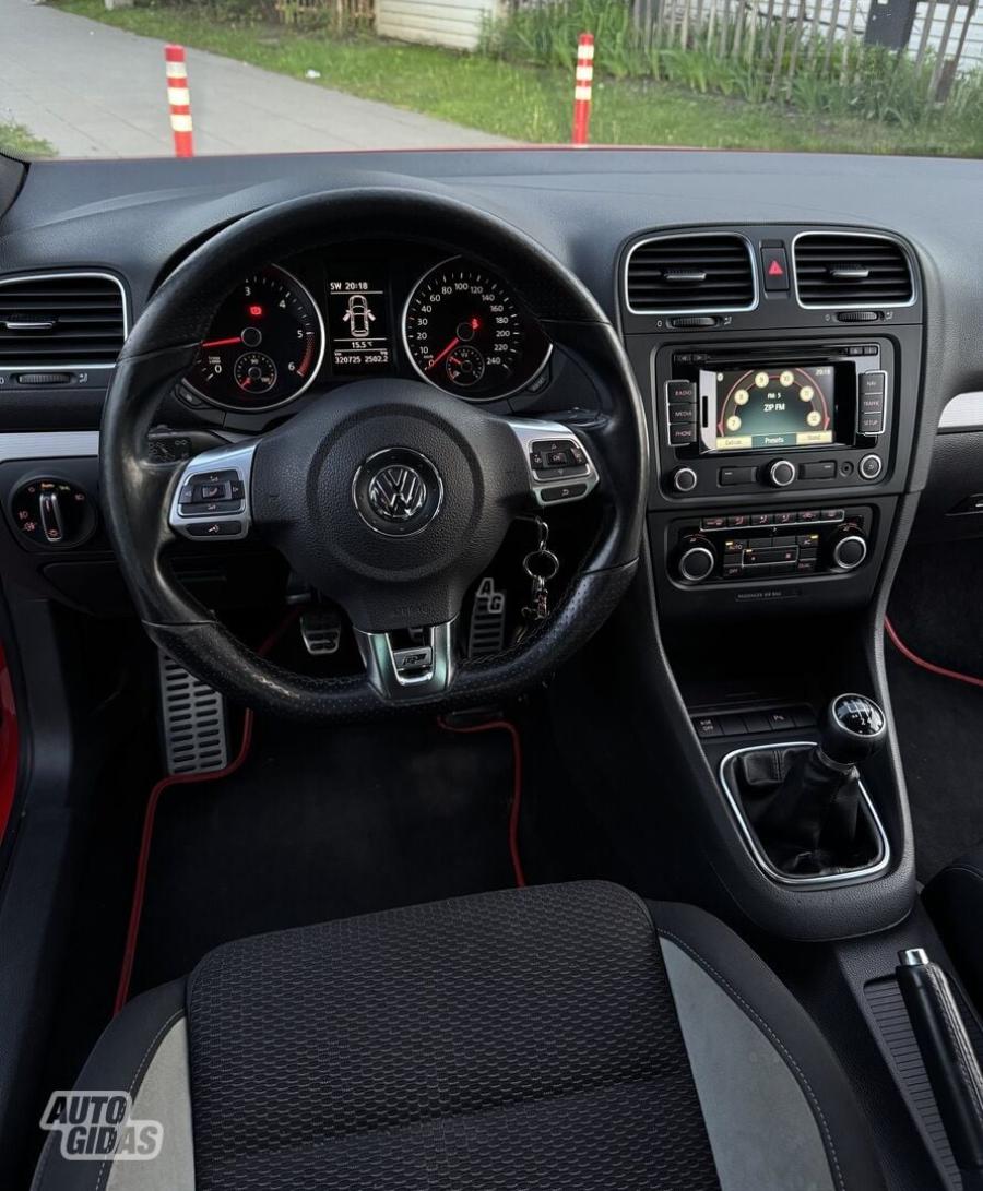 Red Volkswagen Golf 2013 in Kaunas, with an engine capacity of 1.60 L and mileage of 321 thousand km for 5199 €, photo 9 on AUTOMOTO.COM.LV