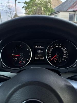 Red Volkswagen Golf 2013 in Kaunas, with an engine capacity of 1.60 L and mileage of 321 thousand km for 5199 €, photo 10 on AUTOMOTO.COM.LV