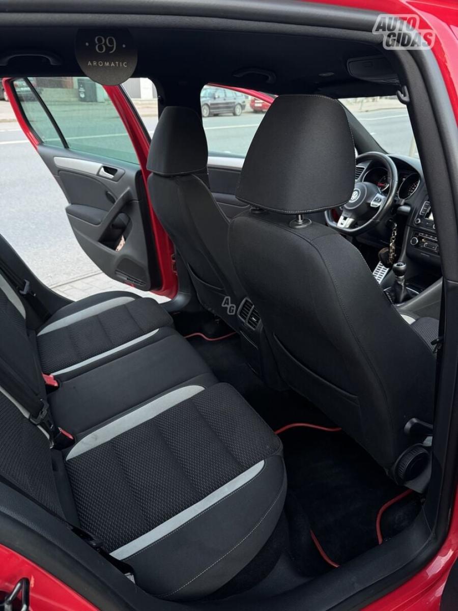 Red Volkswagen Golf 2013 in Kaunas, with an engine capacity of 1.60 L and mileage of 321 thousand km for 5199 €, photo 14 on AUTOMOTO.COM.LV