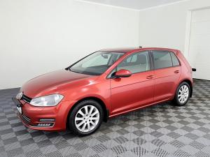 Red Volkswagen Golf 2013 in Tallinn, with an engine capacity of 1.20 L and mileage of 252 thousand km for 3699 €, photo 3 on AUTOMOTO.COM.LV