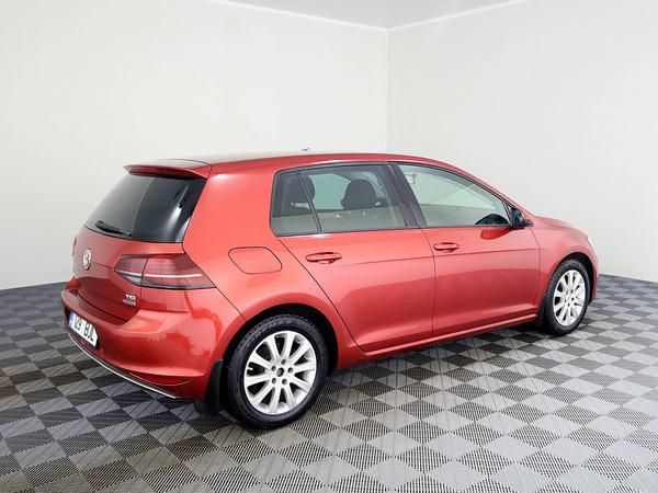 Red Volkswagen Golf 2013 in Tallinn, with an engine capacity of 1.20 L and mileage of 252 thousand km for 3699 €, photo 3 on AUTOMOTO.COM.LV