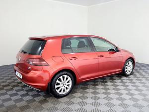 Red Volkswagen Golf 2013 in Tallinn, with an engine capacity of 1.20 L and mileage of 252 thousand km for 3699 €, photo 4 on AUTOMOTO.COM.LV