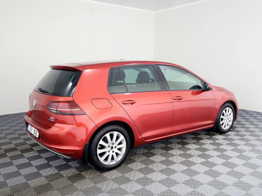 Red Volkswagen Golf 2013 in Tallinn, with an engine capacity of 1.20 L and mileage of 252 thousand km for 3699 €, photo 4 on AUTOMOTO.COM.LV
