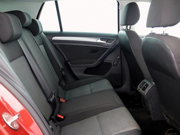 Red Volkswagen Golf 2013 in Tallinn, with an engine capacity of 1.20 L and mileage of 252 thousand km for 3699 €, photo 7 on AUTOMOTO.COM.LV