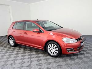 Red Volkswagen Golf 2013 in Tallinn, with an engine capacity of 1.20 L and mileage of 252 thousand km for 3699 €, photo 10 on AUTOMOTO.COM.LV