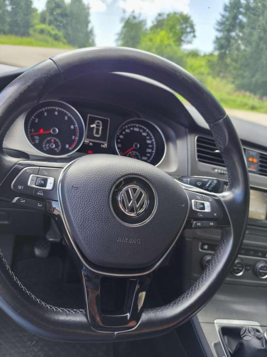 Red Volkswagen Golf 2013 in Vilnius, with an engine capacity of 1.40 L and mileage of 230 thousand km for 5400 €, photo 15 on AUTOMOTO.COM.LV