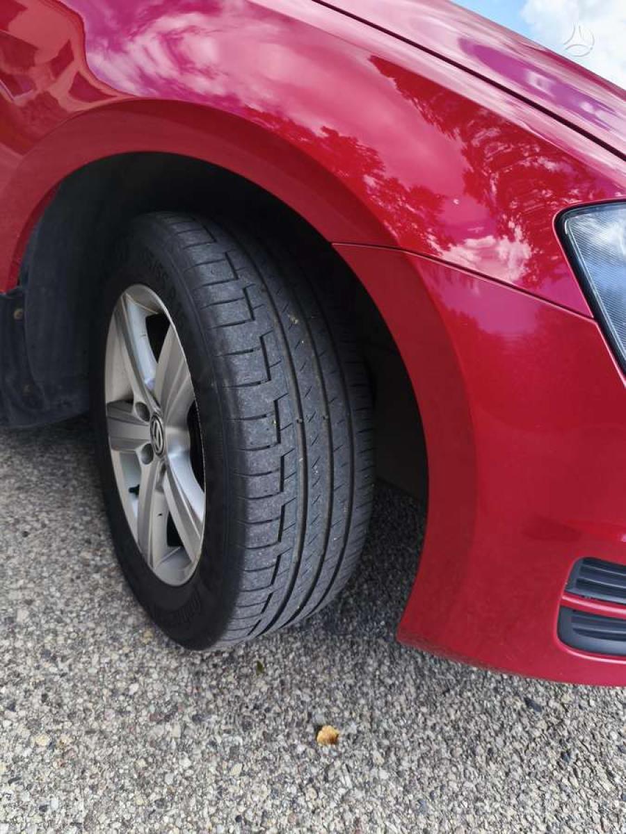 Red Volkswagen Golf 2013 in Vilnius, with an engine capacity of 1.40 L and mileage of 230 thousand km for 5400 €, photo 18 on AUTOMOTO.COM.LV