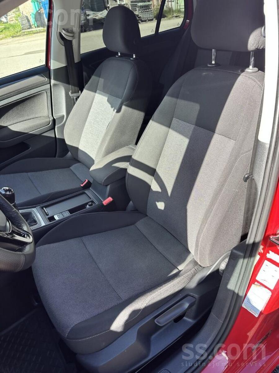 Red Volkswagen Golf 2014 in Preili, with an engine capacity of 1.60 L and mileage of 194 thousand km for 5600 €, photo 9 on AUTOMOTO.COM.LV