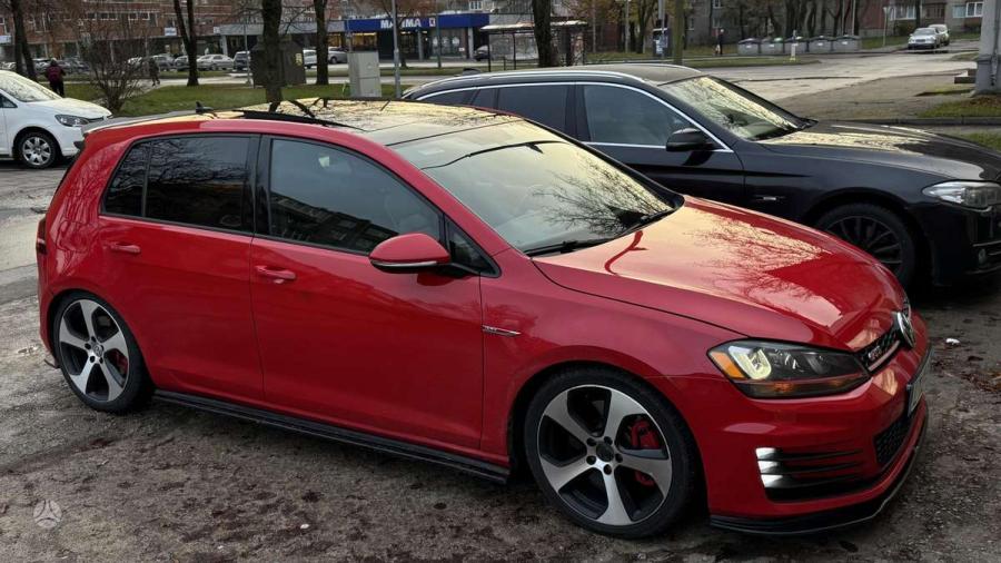 Red Volkswagen Golf 2015 in Klaipeda, with an engine capacity of 1.98 L and mileage of 160 thousand km for 12999 €, photo 1 on AUTOMOTO.COM.LV