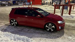 Red Volkswagen Golf 2015 in Klaipeda, with an engine capacity of 1.98 L and mileage of 160 thousand km for 12999 €, photo 3 on AUTOMOTO.COM.LV