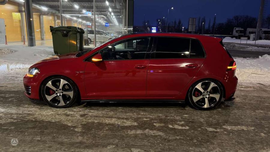 Red Volkswagen Golf 2015 in Klaipeda, with an engine capacity of 1.98 L and mileage of 160 thousand km for 12999 €, photo 5 on AUTOMOTO.COM.LV
