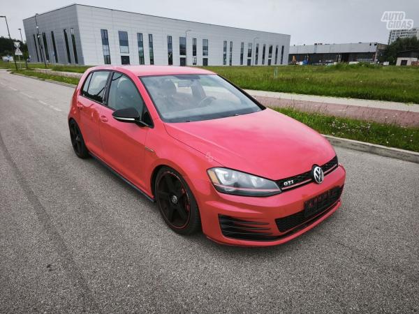 Sarkans Volkswagen Golf 2015 Kauņa, ar dzinēja tilpumu 2.00 L un nobraukumu 91 tūkst. km par 6999 €, foto 1 vietnē AUTOMOTO.COM.LV
