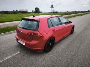 Red Volkswagen Golf 2015 in Kaunas, with an engine capacity of 2.00 L and mileage of 91 thousand km for 6999 €, photo 7 on AUTOMOTO.COM.LV
