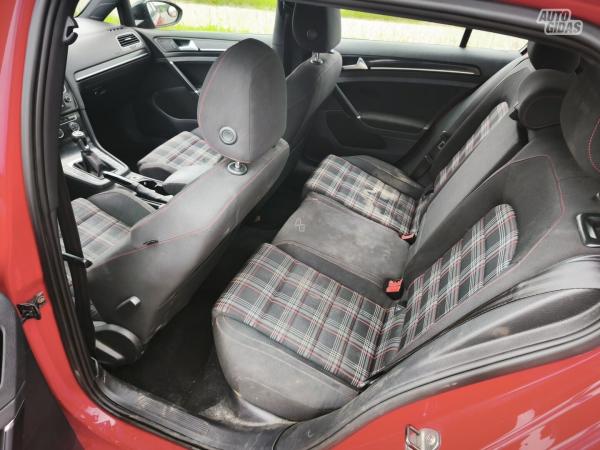Sarkans Volkswagen Golf 2015 Kauņa, ar dzinēja tilpumu 2.00 L un nobraukumu 91 tūkst. km par 6999 €, foto 7 vietnē AUTOMOTO.COM.LV