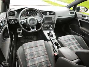Red Volkswagen Golf 2015 in Kaunas, with an engine capacity of 2.00 L and mileage of 91 thousand km for 6999 €, photo 9 on AUTOMOTO.COM.LV
