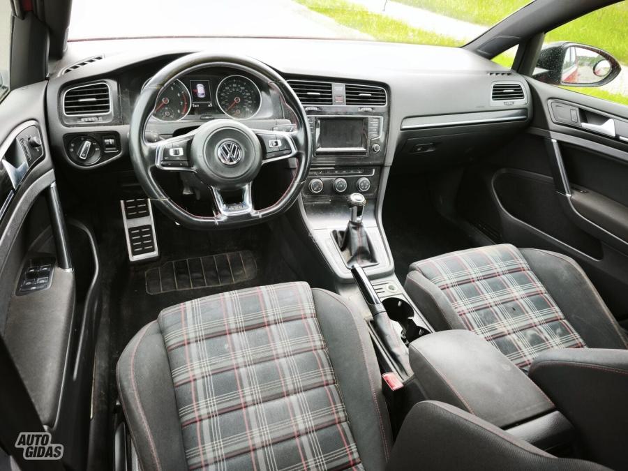 Red Volkswagen Golf 2015 in Kaunas, with an engine capacity of 2.00 L and mileage of 91 thousand km for 6999 €, photo 9 on AUTOMOTO.COM.LV