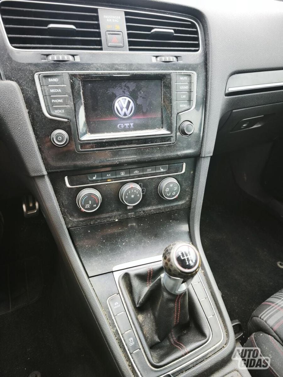 Red Volkswagen Golf 2015 in Kaunas, with an engine capacity of 2.00 L and mileage of 91 thousand km for 6999 €, photo 12 on AUTOMOTO.COM.LV