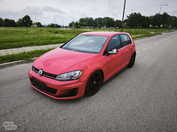 Red Volkswagen Golf 2015 in Kaunas, with an engine capacity of 2.00 L and mileage of 91 thousand km for 6999 €, photo 3 on AUTOMOTO.COM.LV