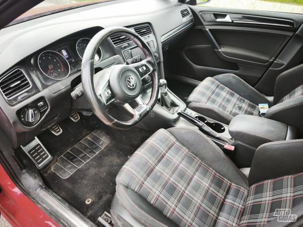 Red Volkswagen Golf 2015 in Kaunas, with an engine capacity of 2.00 L and mileage of 91 thousand km for 6999 €, photo 9 on AUTOMOTO.COM.LV