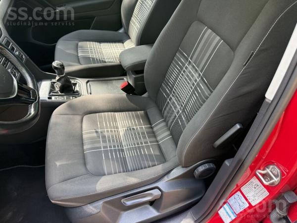 Red Volkswagen Golf 2015 in Dobele, with an engine capacity of 1.60 L and mileage of 156 thousand km for 9200 €, photo 8 on AUTOMOTO.COM.LV