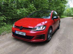 Sarkans Volkswagen Golf 2016 Kauņa, ar dzinēja tilpumu 2.00 L un nobraukumu 175 tūkst. km par 15000 €, foto  vietnē AUTOMOTO.COM.LV