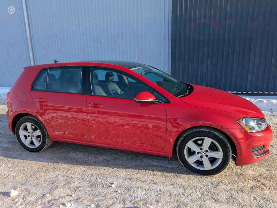 Red Volkswagen Golf 2017 in Vilnius, with an engine capacity of 1.80 L and mileage of 121 thousand km for 9200 €, photo 1 on AUTOMOTO.COM.LV