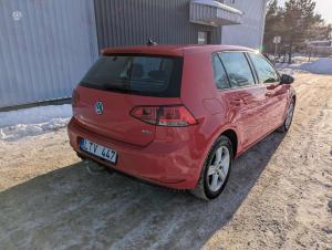 Red Volkswagen Golf 2017 in Vilnius, with an engine capacity of 1.80 L and mileage of 121 thousand km for 9200 €, photo 3 on AUTOMOTO.COM.LV
