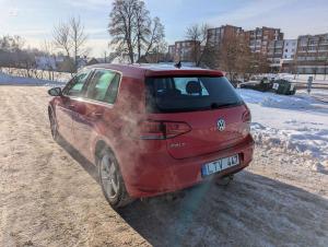 Red Volkswagen Golf 2017 in Vilnius, with an engine capacity of 1.80 L and mileage of 121 thousand km for 9200 €, photo 4 on AUTOMOTO.COM.LV