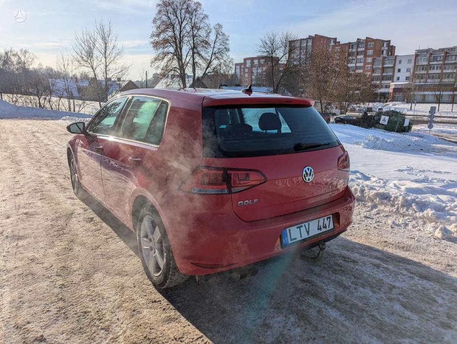 Red Volkswagen Golf 2017 in Vilnius, with an engine capacity of 1.80 L and mileage of 121 thousand km for 9200 €, photo 4 on AUTOMOTO.COM.LV