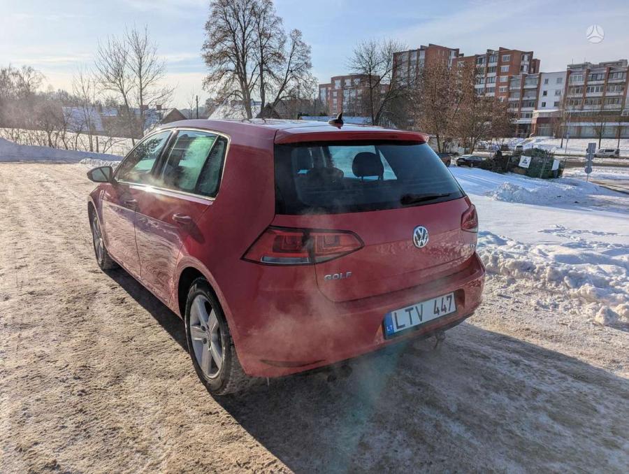 Red Volkswagen Golf 2017 in Vilnius, with an engine capacity of 1.80 L and mileage of 121 thousand km for 9200 €, photo 5 on AUTOMOTO.COM.LV