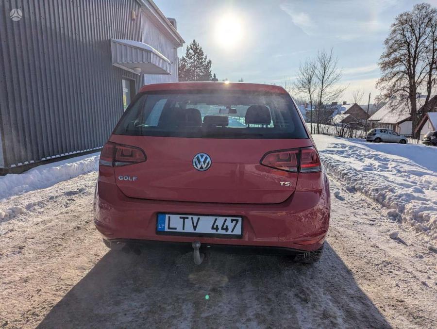 Red Volkswagen Golf 2017 in Vilnius, with an engine capacity of 1.80 L and mileage of 121 thousand km for 9200 €, photo 6 on AUTOMOTO.COM.LV