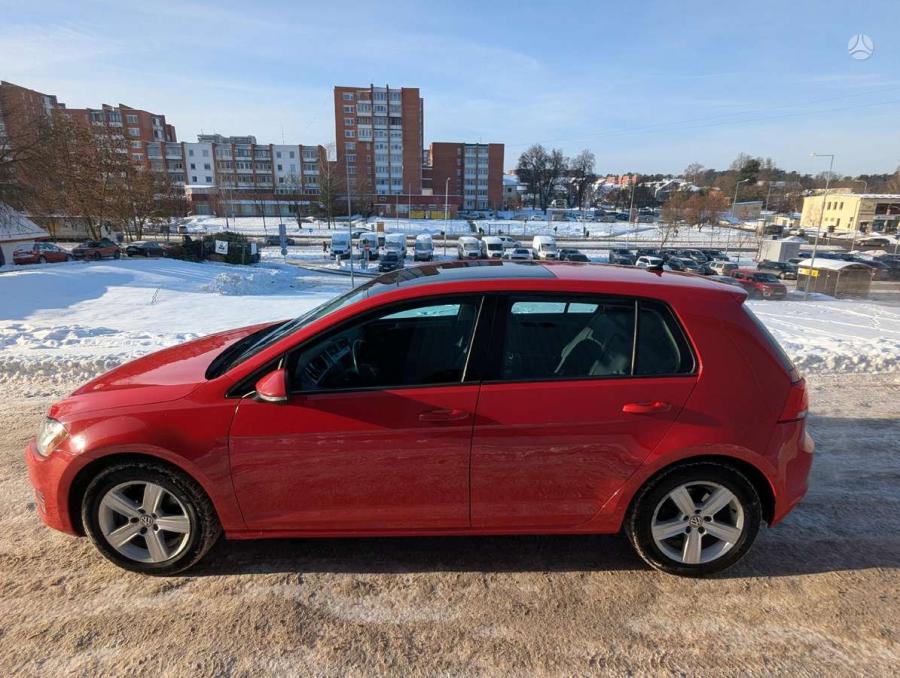 Red Volkswagen Golf 2017 in Vilnius, with an engine capacity of 1.80 L and mileage of 121 thousand km for 9200 €, photo 10 on AUTOMOTO.COM.LV