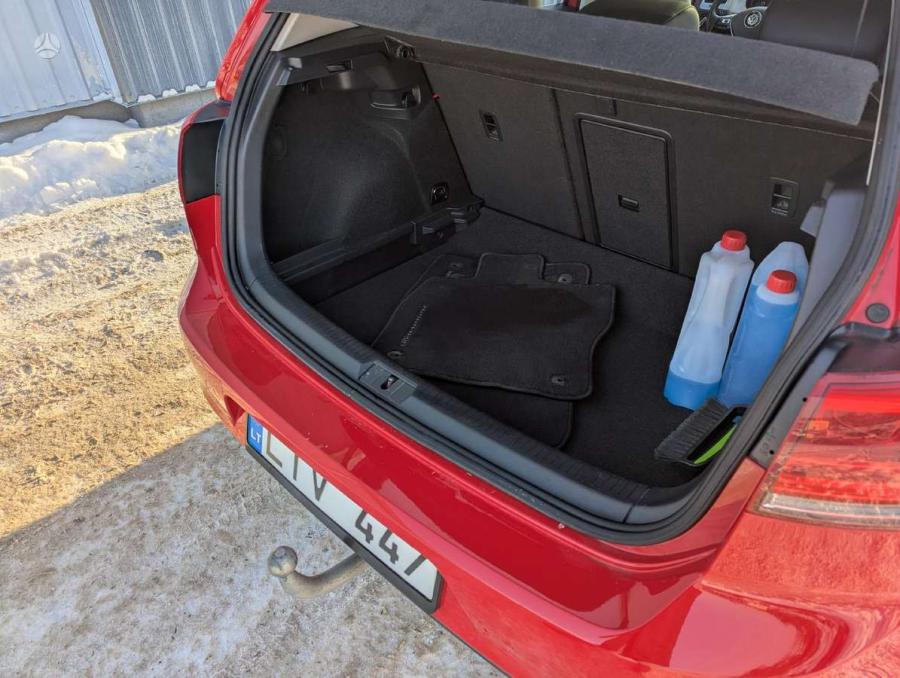 Red Volkswagen Golf 2017 in Vilnius, with an engine capacity of 1.80 L and mileage of 121 thousand km for 9200 €, photo 13 on AUTOMOTO.COM.LV