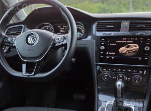 Red Volkswagen Golf 2017 in Riga, with an engine capacity of 1.40 L and mileage of 173 thousand km for 11500 €, photo 9 on AUTOMOTO.COM.LV