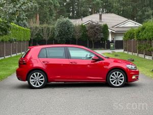 Red Volkswagen Golf 2017 in Riga, with an engine capacity of 1.40 L and mileage of 174 thousand km for 10290 €, photo 6 on AUTOMOTO.COM.LV