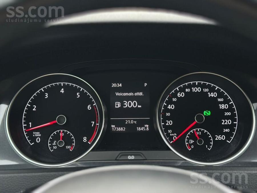 Red Volkswagen Golf 2017 in Riga, with an engine capacity of 1.40 L and mileage of 174 thousand km for 10290 €, photo 16 on AUTOMOTO.COM.LV