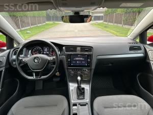 Red Volkswagen Golf 2017 in Riga, with an engine capacity of 1.40 L and mileage of 174 thousand km for 10290 €, photo 17 on AUTOMOTO.COM.LV