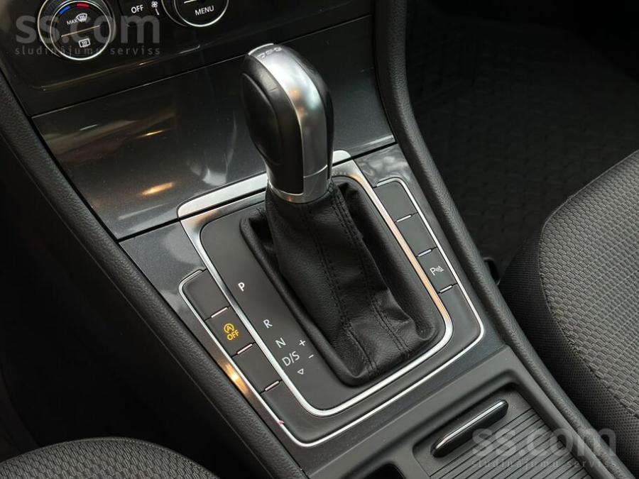 Red Volkswagen Golf 2017 in Riga, with an engine capacity of 1.40 L and mileage of 174 thousand km for 10290 €, photo 19 on AUTOMOTO.COM.LV