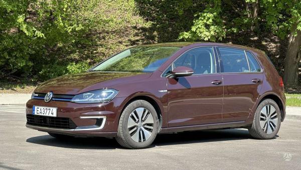 Red Volkswagen Golf 2017 in Kaunas, with an engine capacity of 0.00 L and mileage of 105 thousand km for 11500 €, photo 1 on AUTOMOTO.COM.LV